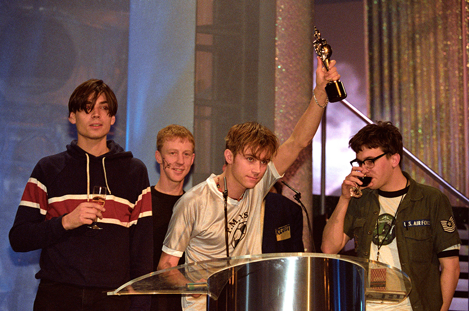 Blur And Oasis Big Britpop Chart Battle The Definitive Story Of What Blur And Oasis Big Britpop Chart Battle The Definitive Story Of What
