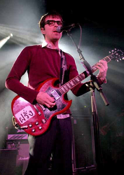 'Memories' Proves Weezer Are Still The Grand Messiahs Of Geek Rock