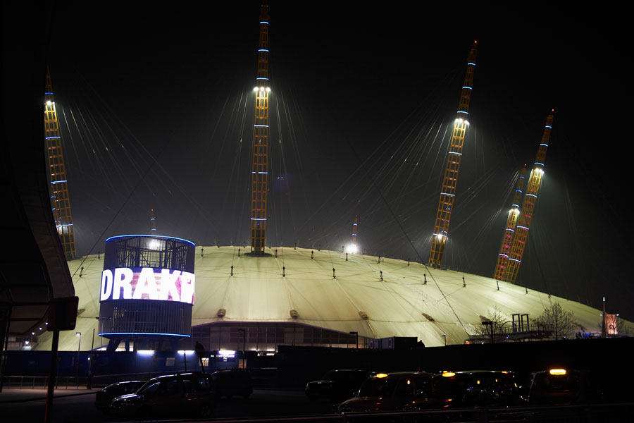 Drake pays tribute to Florence And The Machine at London O2 Arena gig