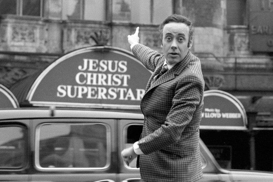 Beatles actor Victor Spinetti dies aged 82