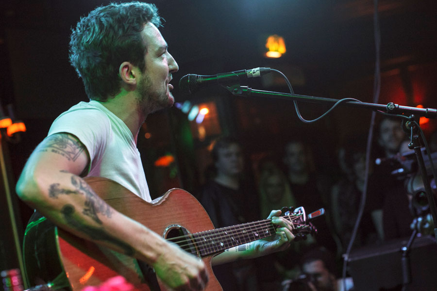 Frank Turner announces 'Polaroid Picture' EP