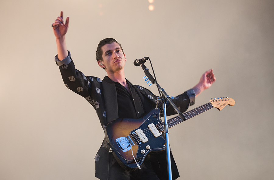 Alex Turner plays 'A Certain Romance' acoustically at Arctic Monkeys ...