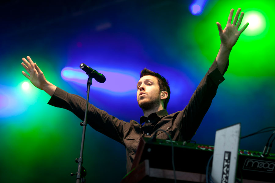 Calvin Harris becomes first British artist to pass one billion Spotify ...