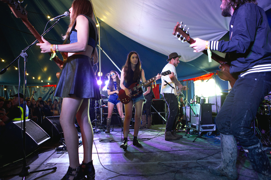 Haim's Danielle Haim involved in car accident while travelling to pre ...