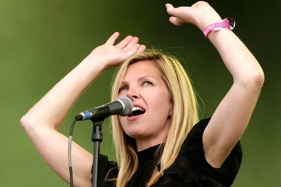 Saint Etienne's Sarah Cracknell announces solo album 'Red Kite ...