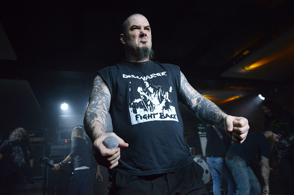 Phil Anselmo does karaoke with African-American group in first ...