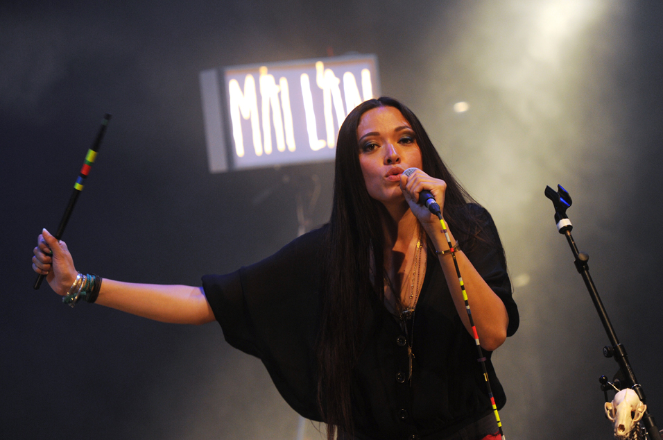 M83 At Glastonbury 2016: A New Star Is Born In Guest Singer Mai Lan