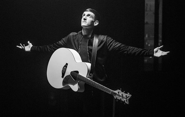 Louis Berry unveils video for new single 'She Wants Me' - NME