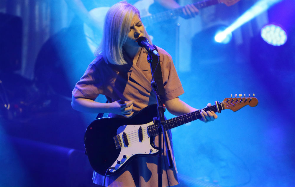 Stage invader attempts to kiss Alvvays singer Molly Rankin during gig