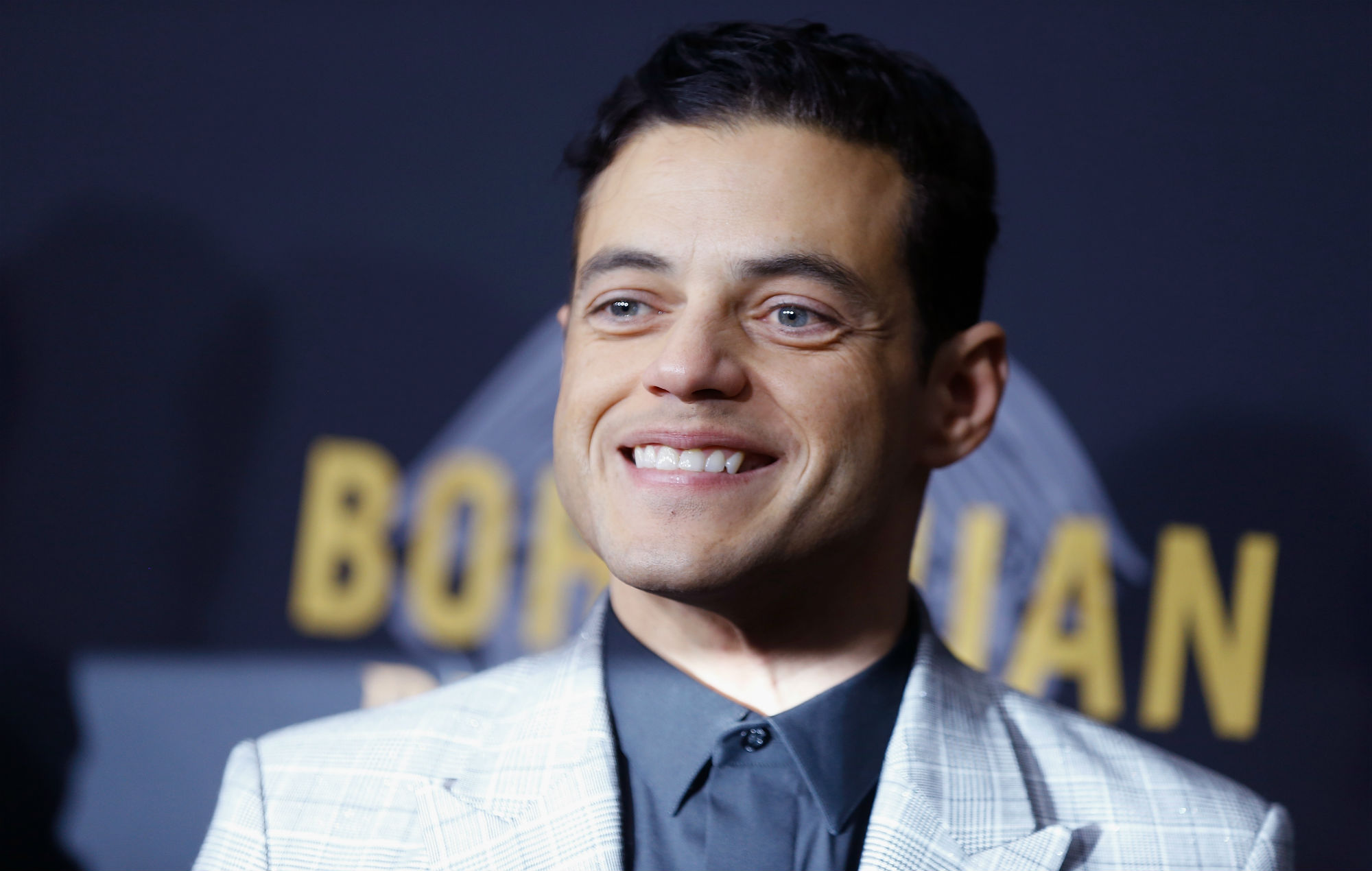 Video of 'Bohemian Rhapsody' star Rami Malek's awkward fan encounter ...