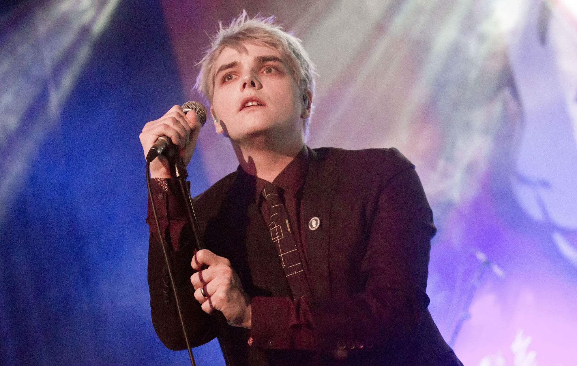 Hear a taster of Gerard Way's comeback single 'Baby You're A Haunted ...