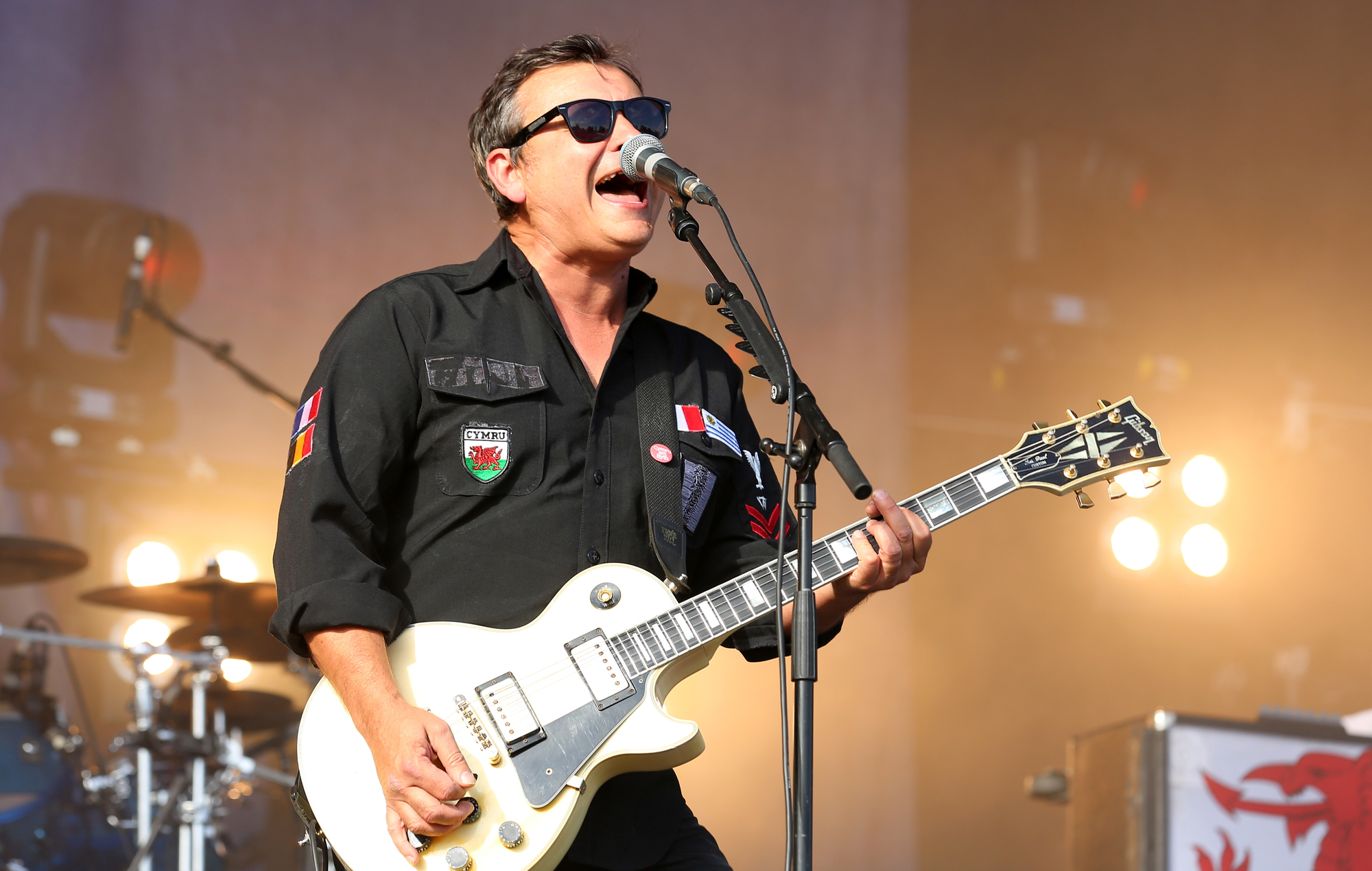 Watch Manic Street Preachers perform songs from 'This Is My Truth Tell ...